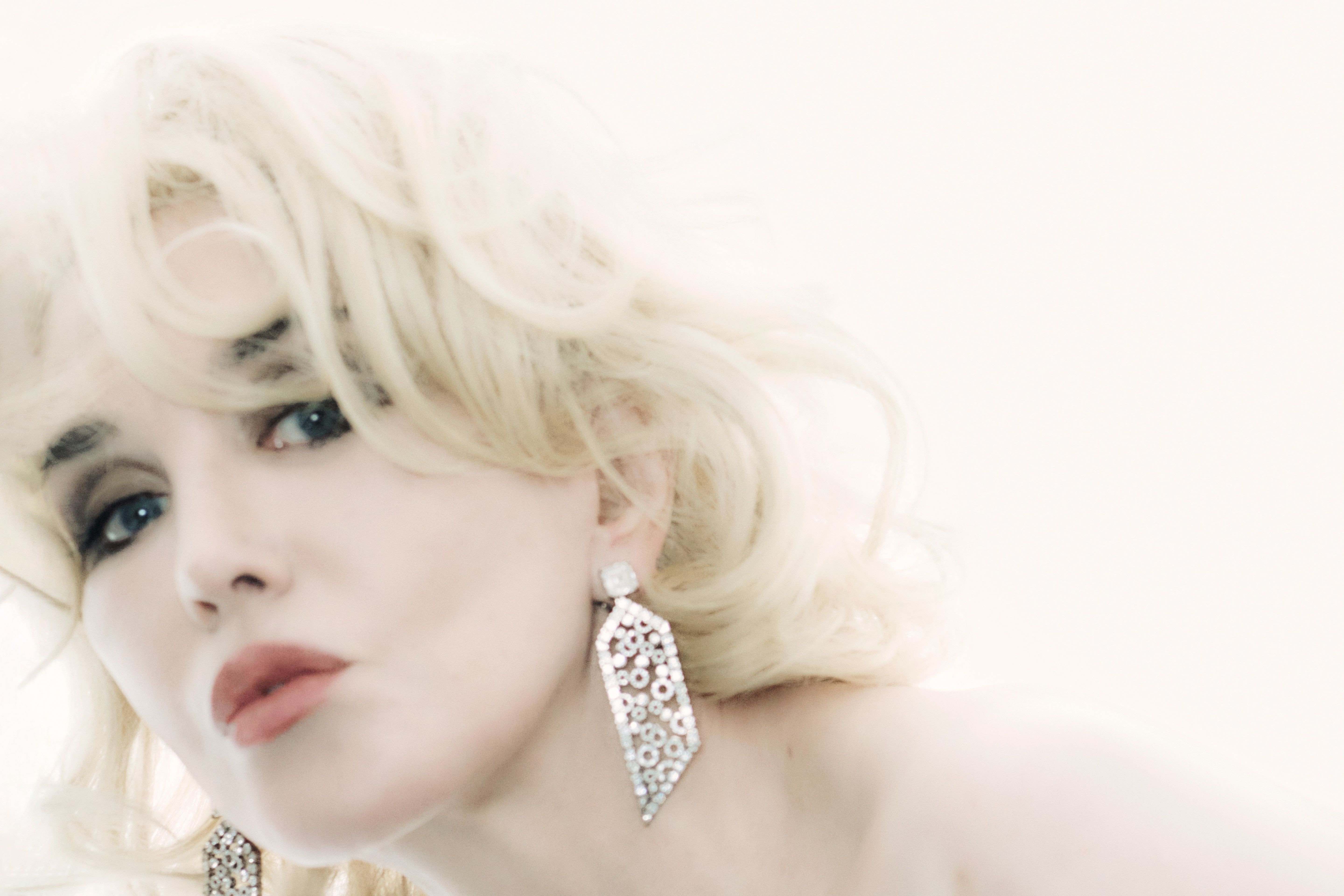 Isabelle Adjani shines in COURBET - Shine in COURBET | COURBET